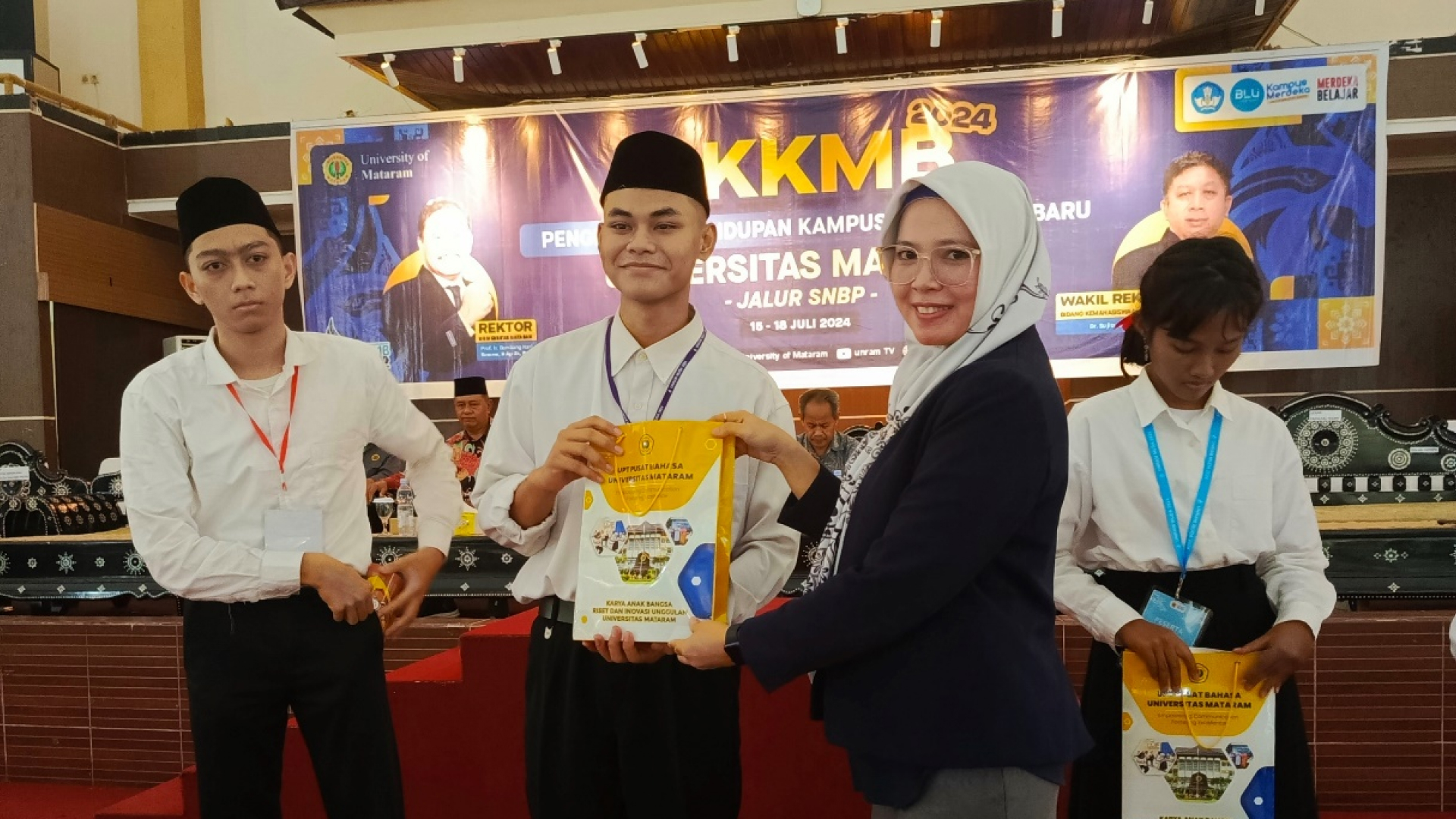 UPA Bahasa UNRAM Ikut Memeriahkan PKKMB (Pengenalan Kehidupan Kampus ...